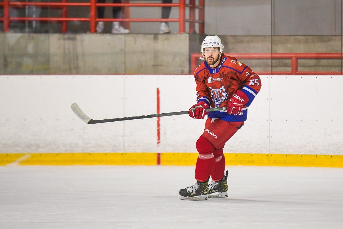 Že hraju v dresu po bráchovi? Není na mě kvůli tomu naštvaný, směje se ...