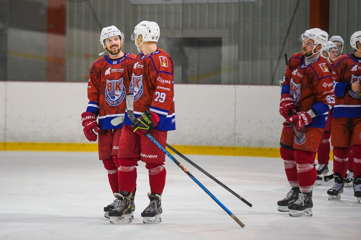 Že hraju v dresu po bráchovi? Není na mě kvůli tomu naštvaný, směje se ...